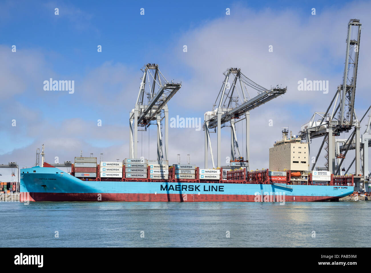 Container ship VISTULA MAERSK at ECT Delta terminal Rotterdam. Maersk ...