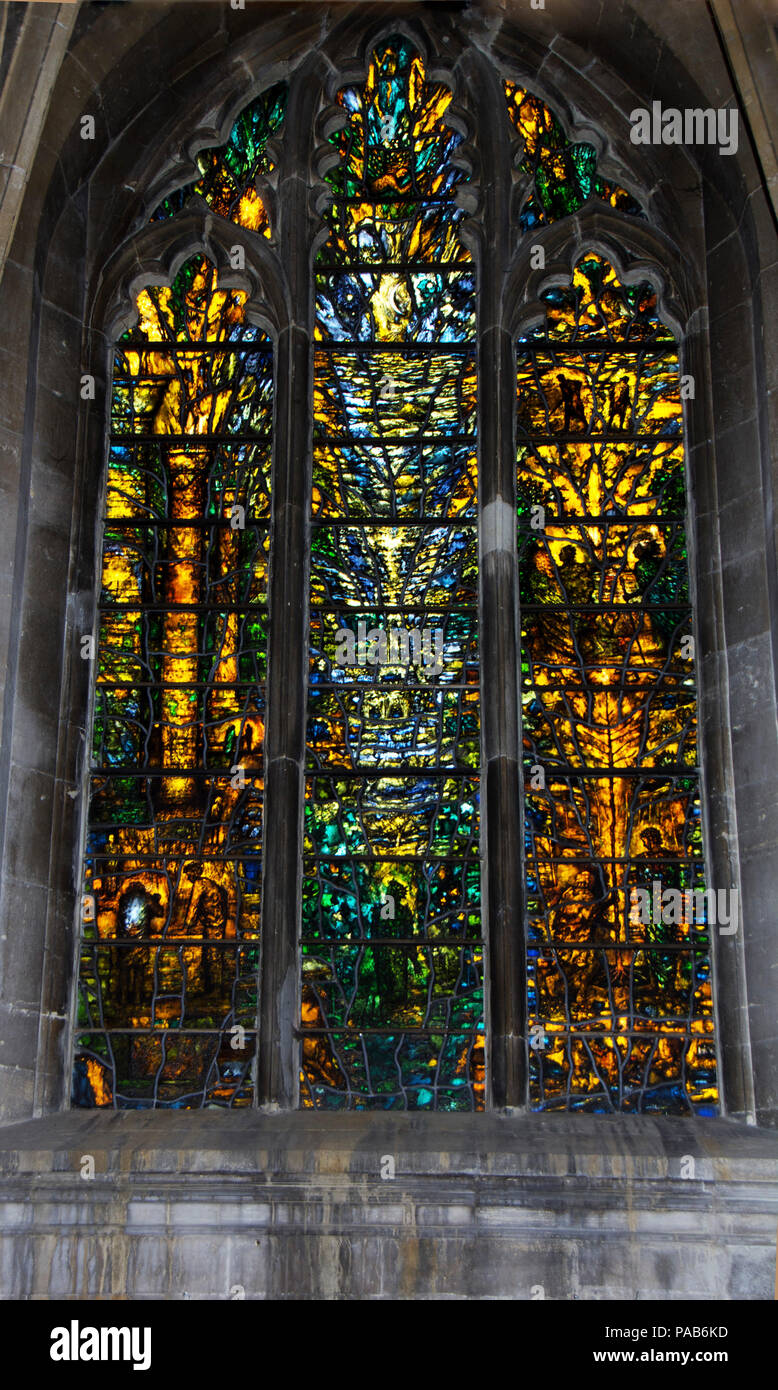GLOUCESTERSHIRE; TEWKESBURY ABBEY; STAINED GLASS BY TOM DENNY Stock ...
