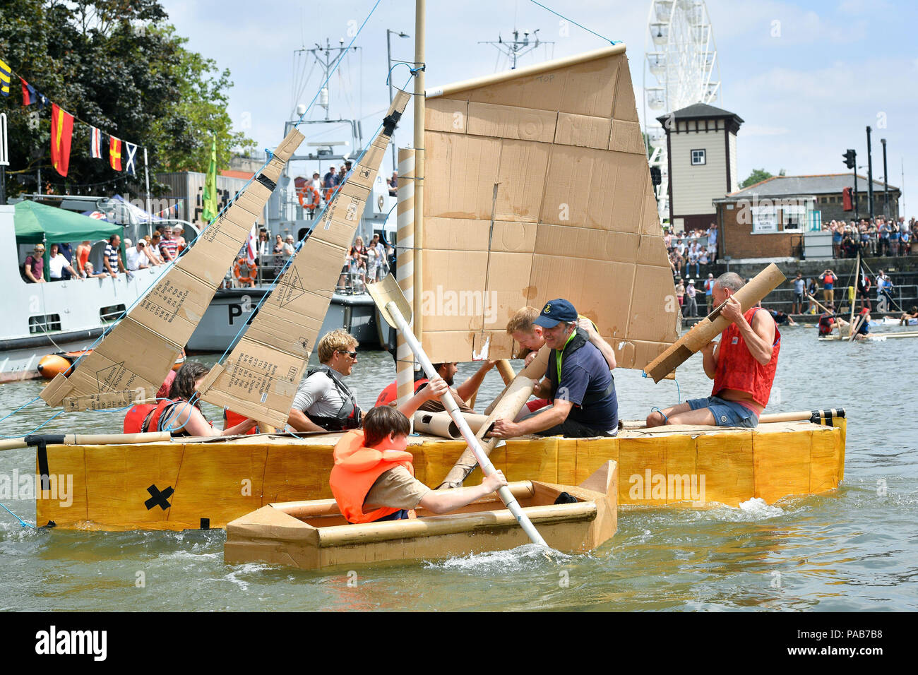 Teams paddle hi-res stock photography and images - Alamy