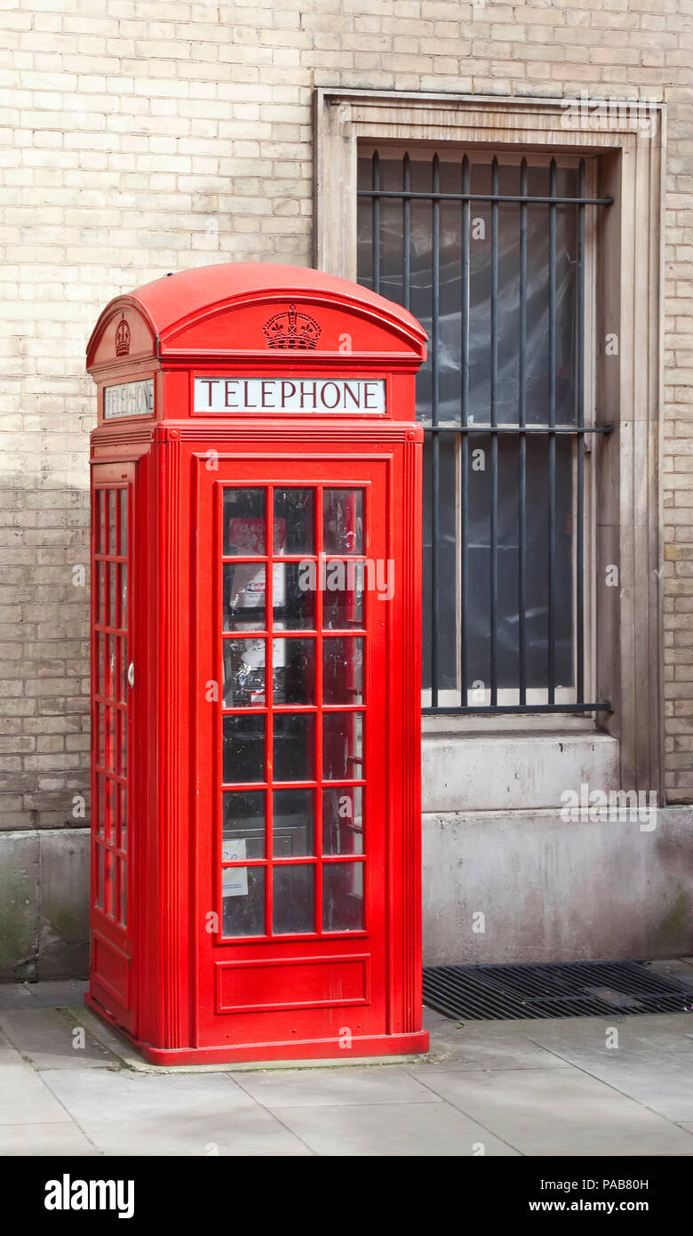 A photography of a red phone box in London Stock Photo - Alamy