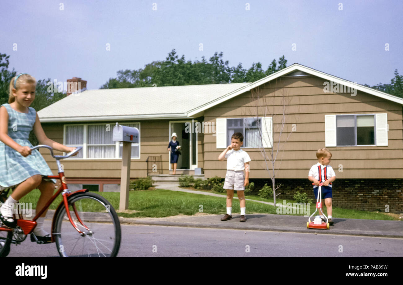 1960s children playing new york hi-res stock photography and images - Alamy