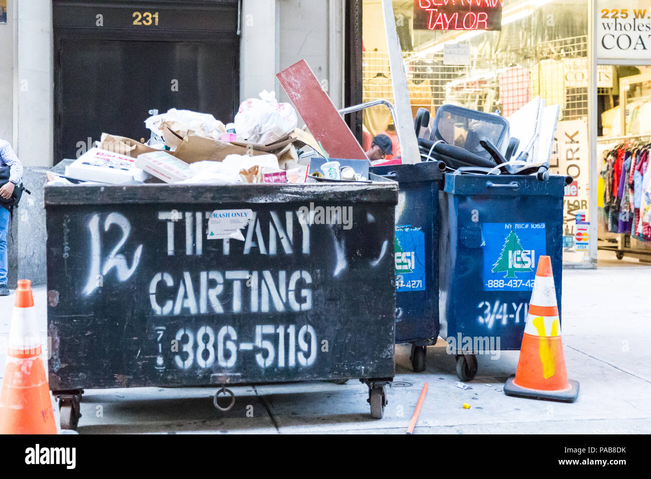 New york trash 19 hi-res stock photography and images - Alamy