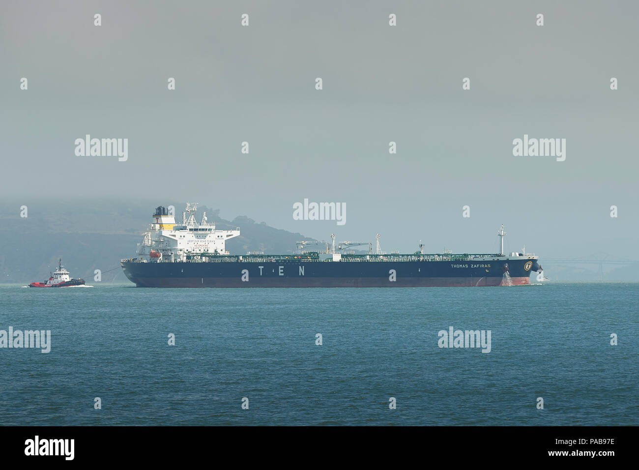 Tugboat And Supertanker High Resolution Stock Photography and Images - Alamy
