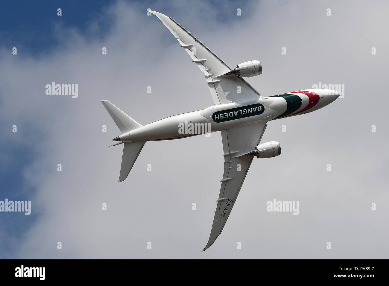 BIMAN BANGLADESH AIRLINES BOEING 787-8 DREAMLINER S2-AJS Stock Photo ...