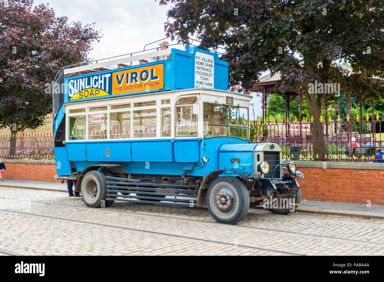 B type bus hi-res stock photography and images - Alamy