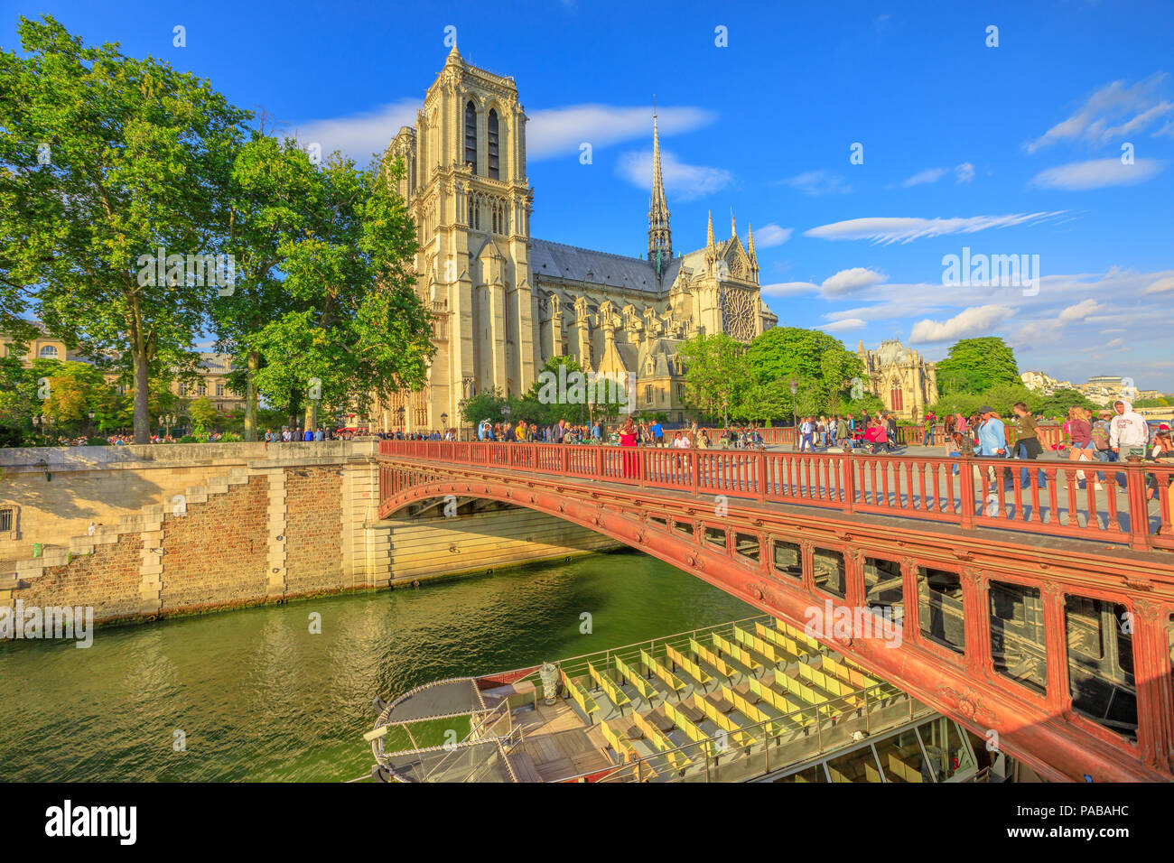Notre lady bridge hi-res stock photography and images - Alamy