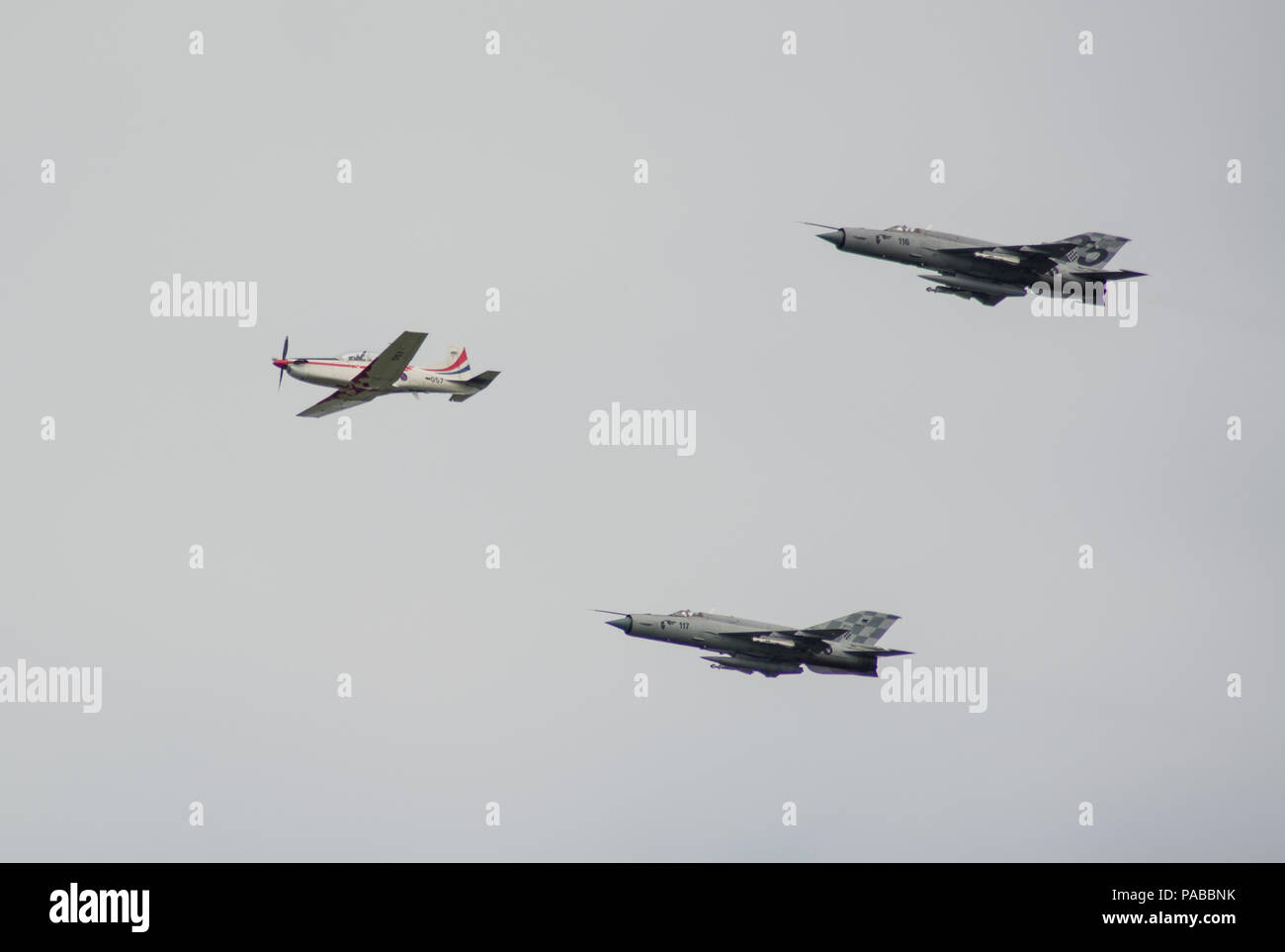 Fighter jet intercepting aircraft hi-res stock photography and images ...