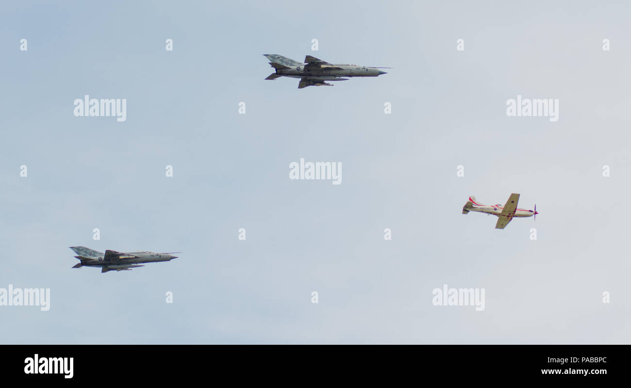 Fighter jet intercepting aircraft hi-res stock photography and images ...