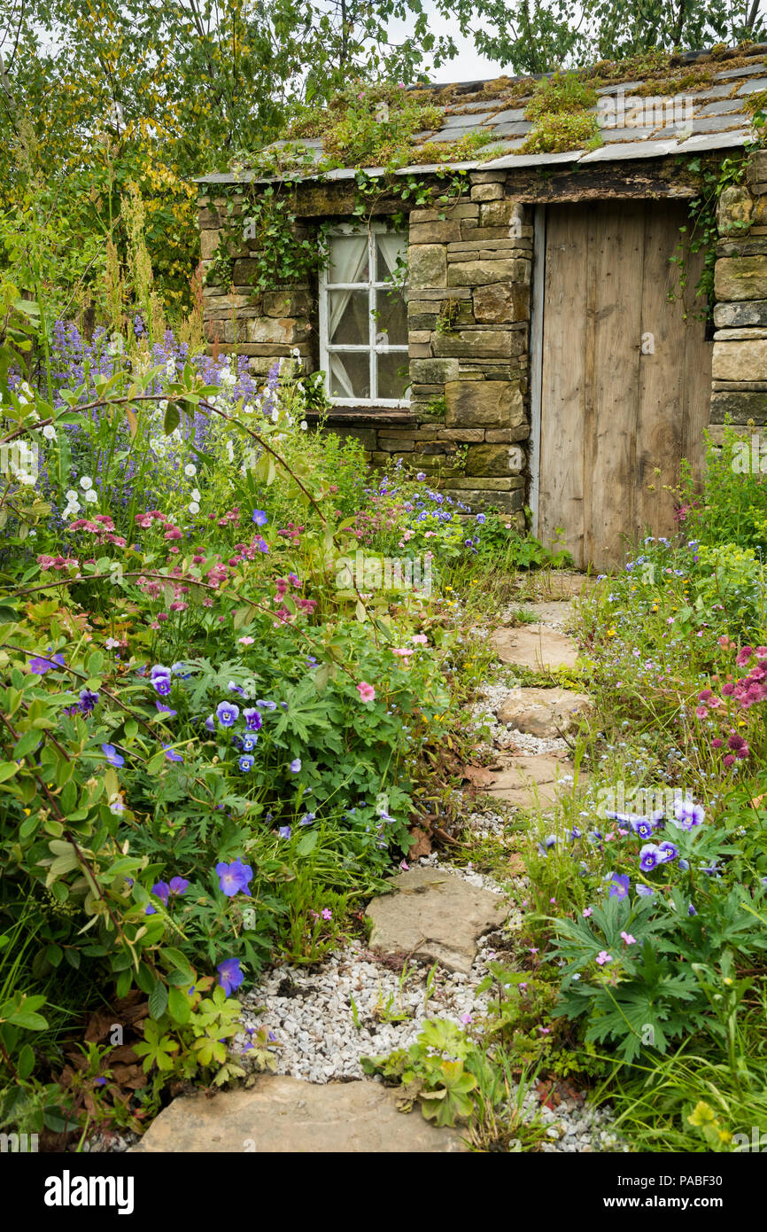 Beautiful show garden (natural planting, colourful borders & rustic ...