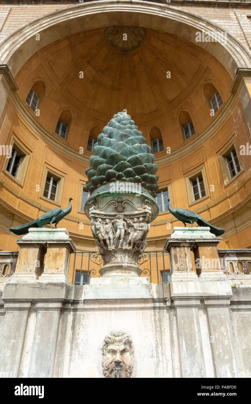 Pigna courtyard vatican hi-res stock photography and images - Alamy
