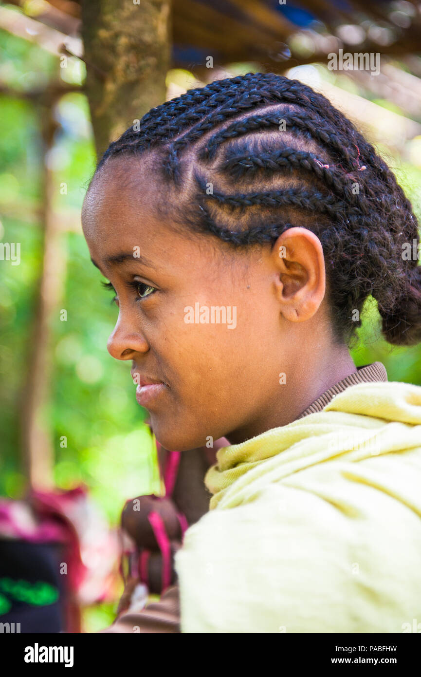 OMO VALLEY, ETHIOPIA - SEP 20, 2011: Unidentified Ethiopian shy gir in ...