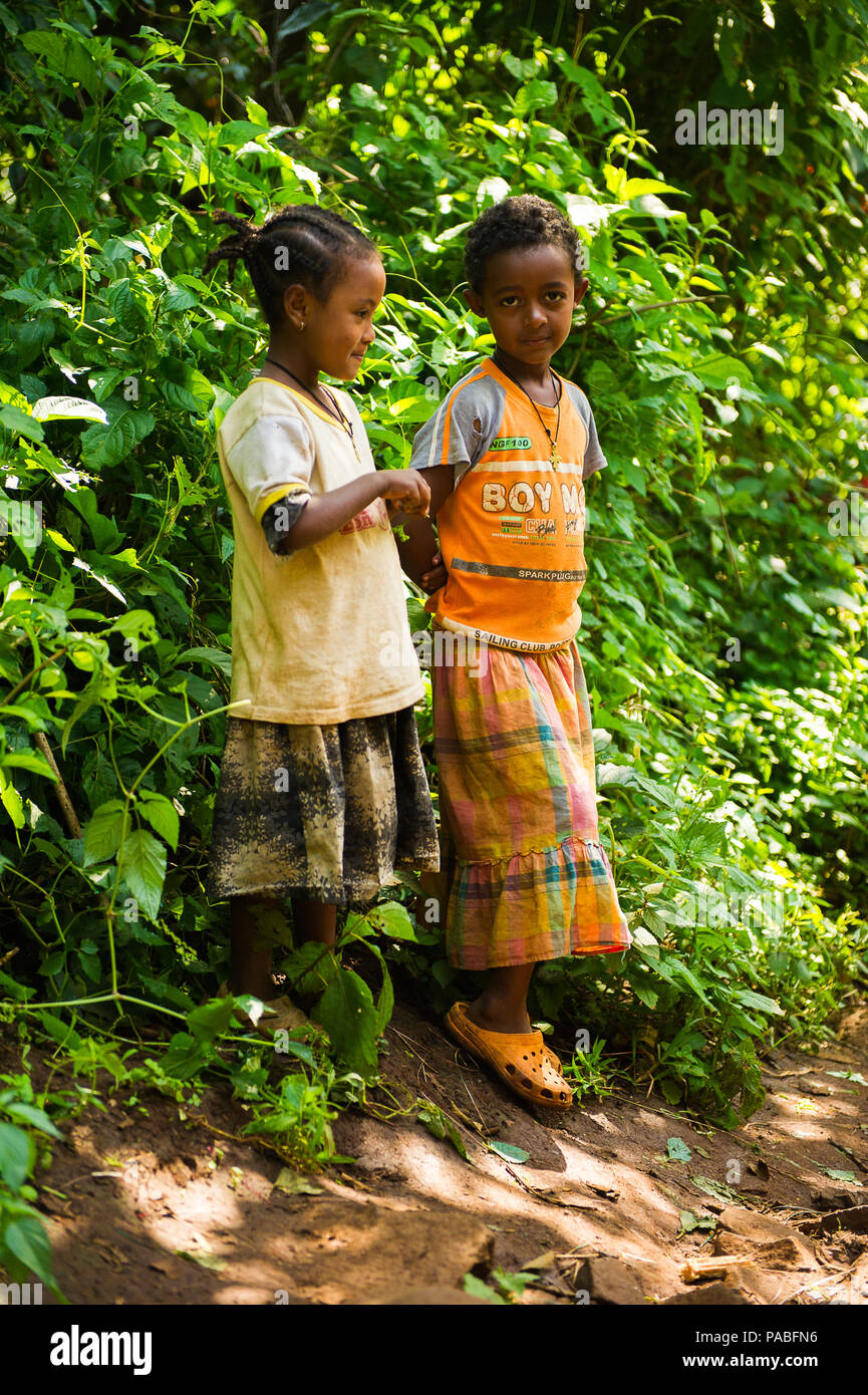 OMO, ETHIOPIA - SEPTEMBER 20, 2011: Unidentified Ethiopian beautiful ...