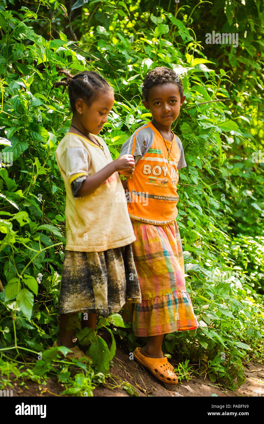 OMO, ETHIOPIA - SEPTEMBER 20, 2011: Unidentified Ethiopian beautiful ...