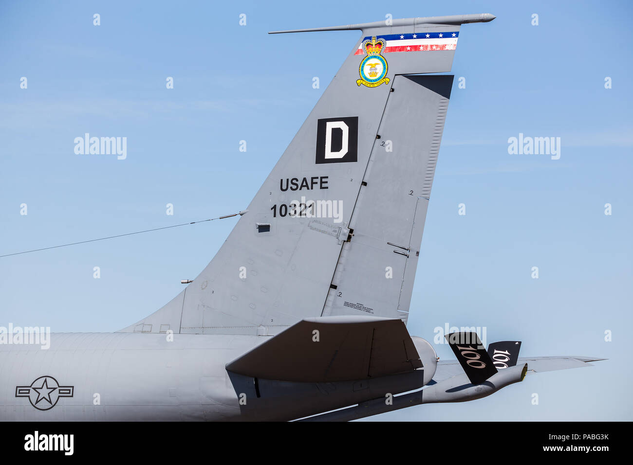 Us air force kc 135 stratotanker hi-res stock photography and images ...