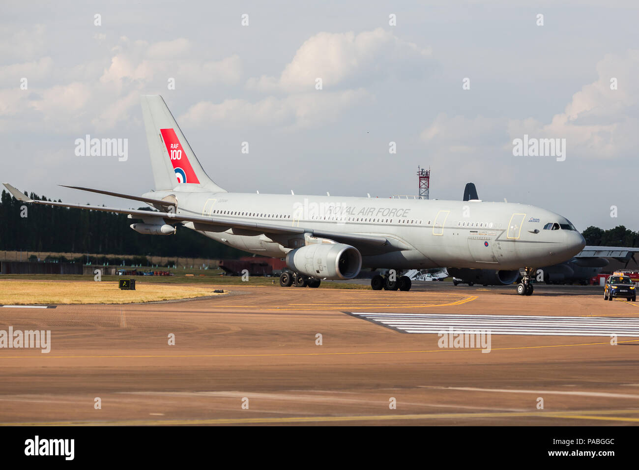 Raf voyager tanker aircraft hi-res stock photography and images - Alamy