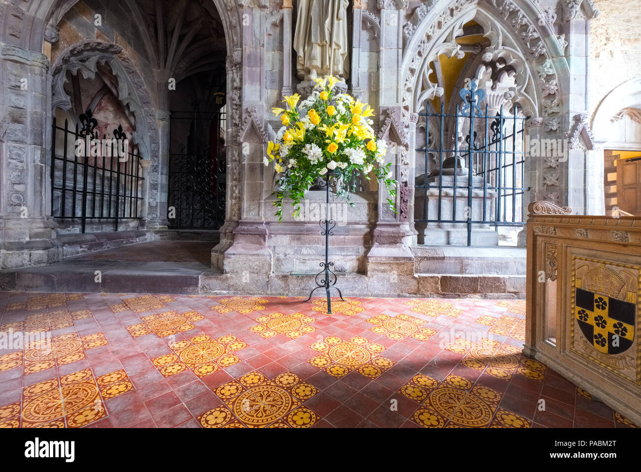 Interior of St Davids Cathedral, Pembrokeshire Coast National Park ...
