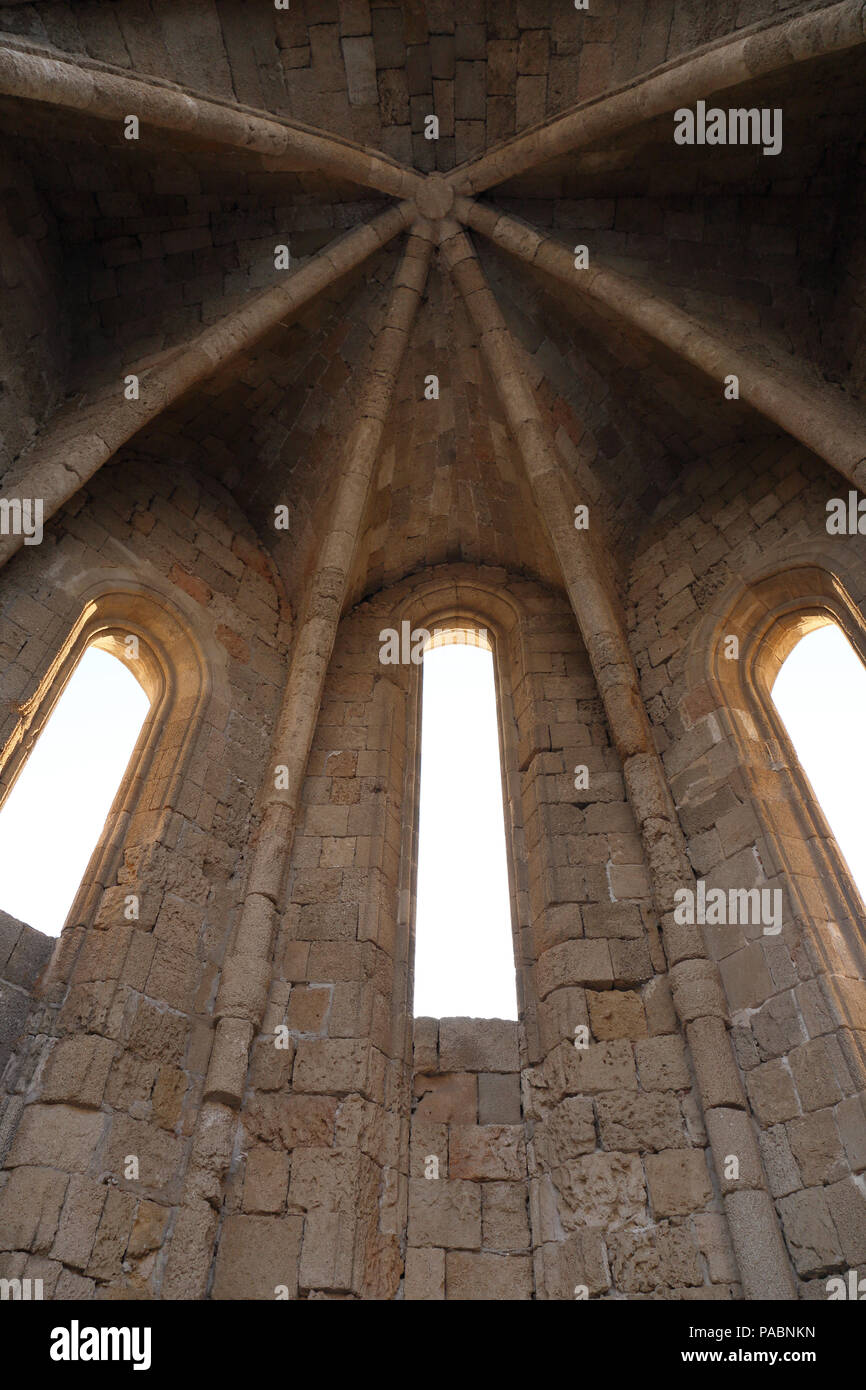 Medieval lady of the castle hi-res stock photography and images - Alamy