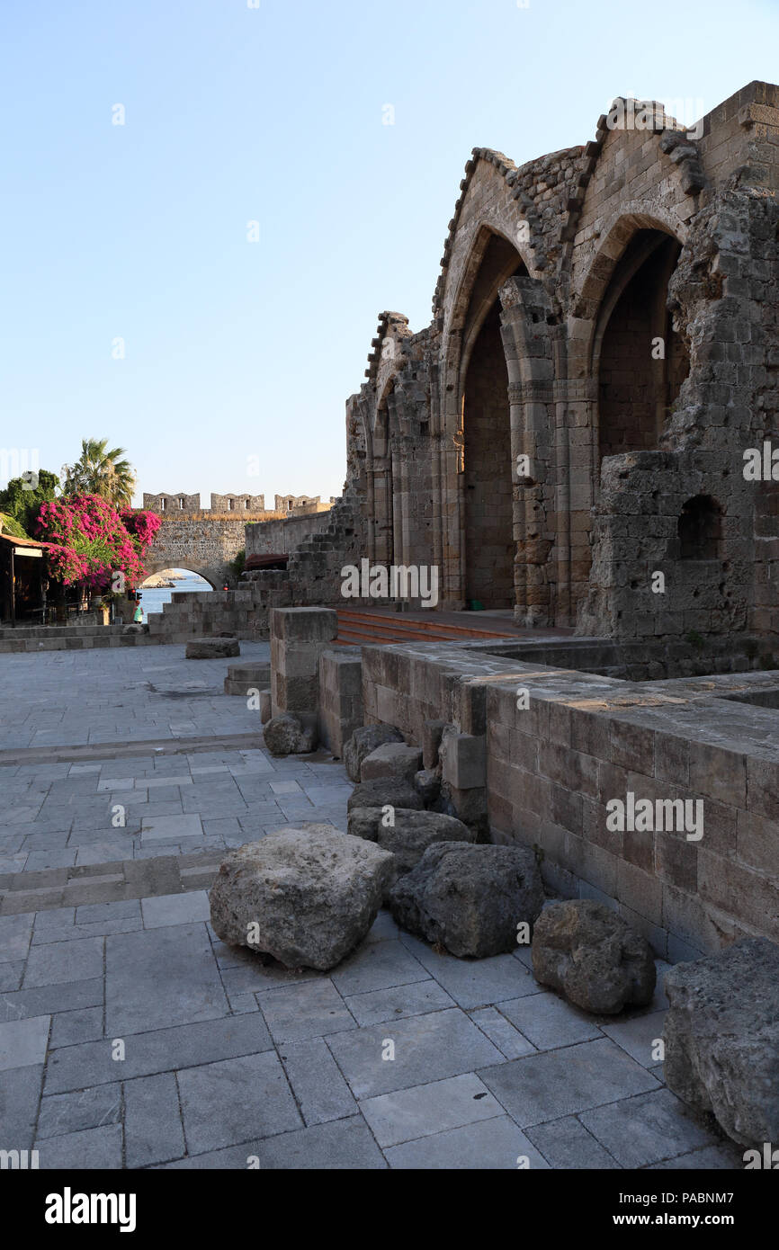 Medieval lady of the castle hi-res stock photography and images - Alamy