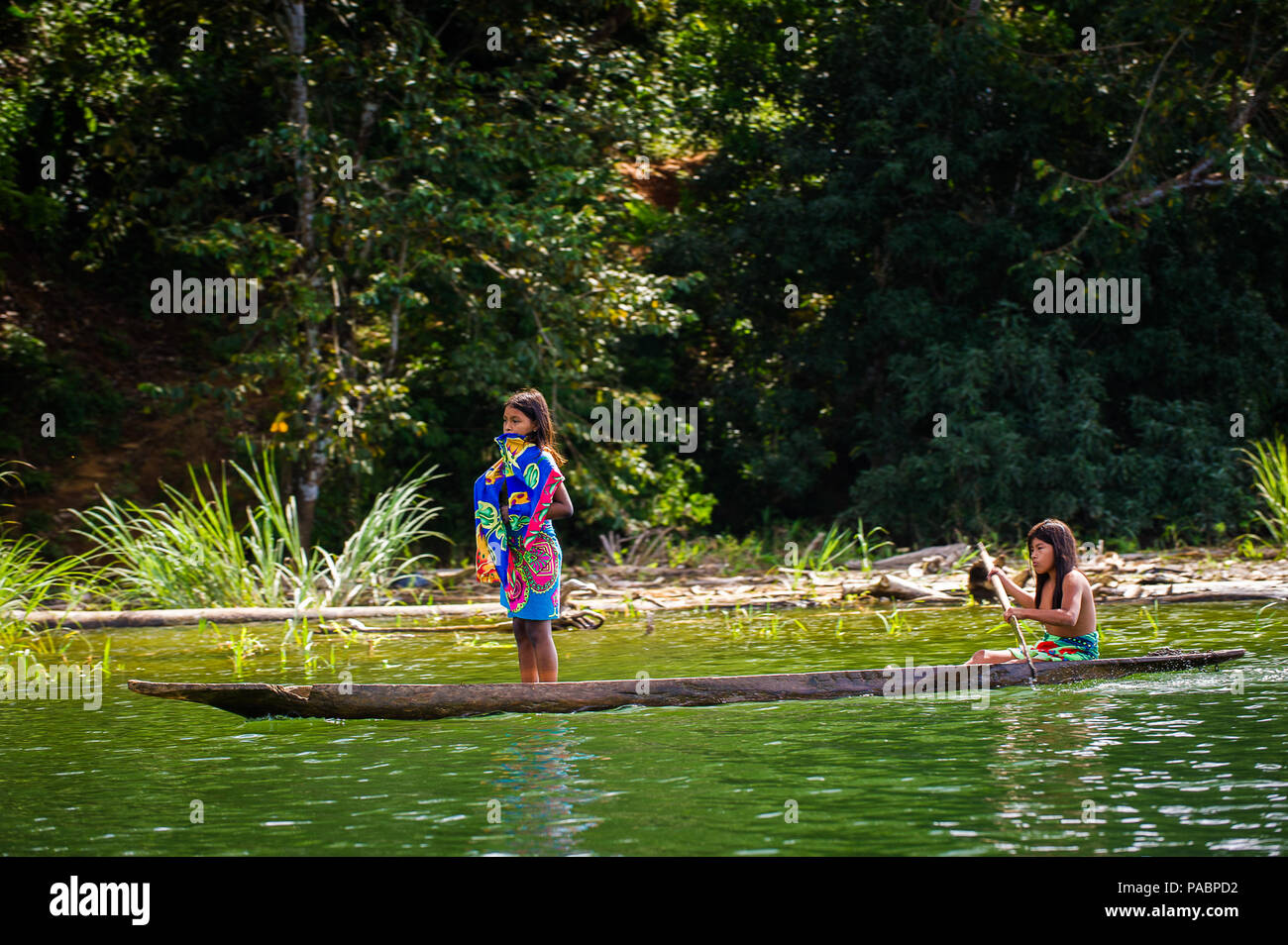 Two embera indian girls hi-res stock photography and images - Alamy