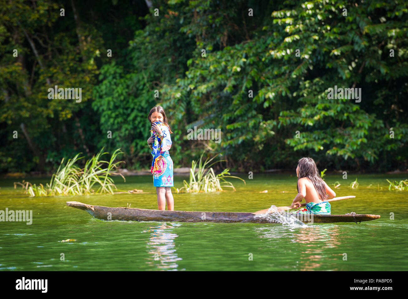 Two embera indian girls hi-res stock photography and images - Alamy