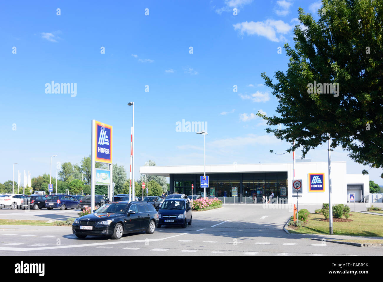 Hofer supermarket hi-res stock photography and images - Alamy