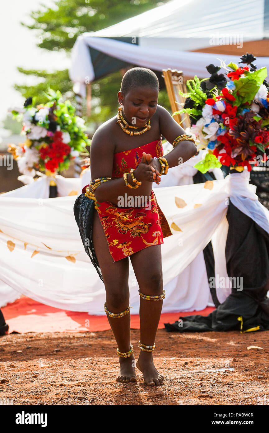 GHANA - MARCH 3, 2012: Unindentified Ghanaian girl dances traditional ...