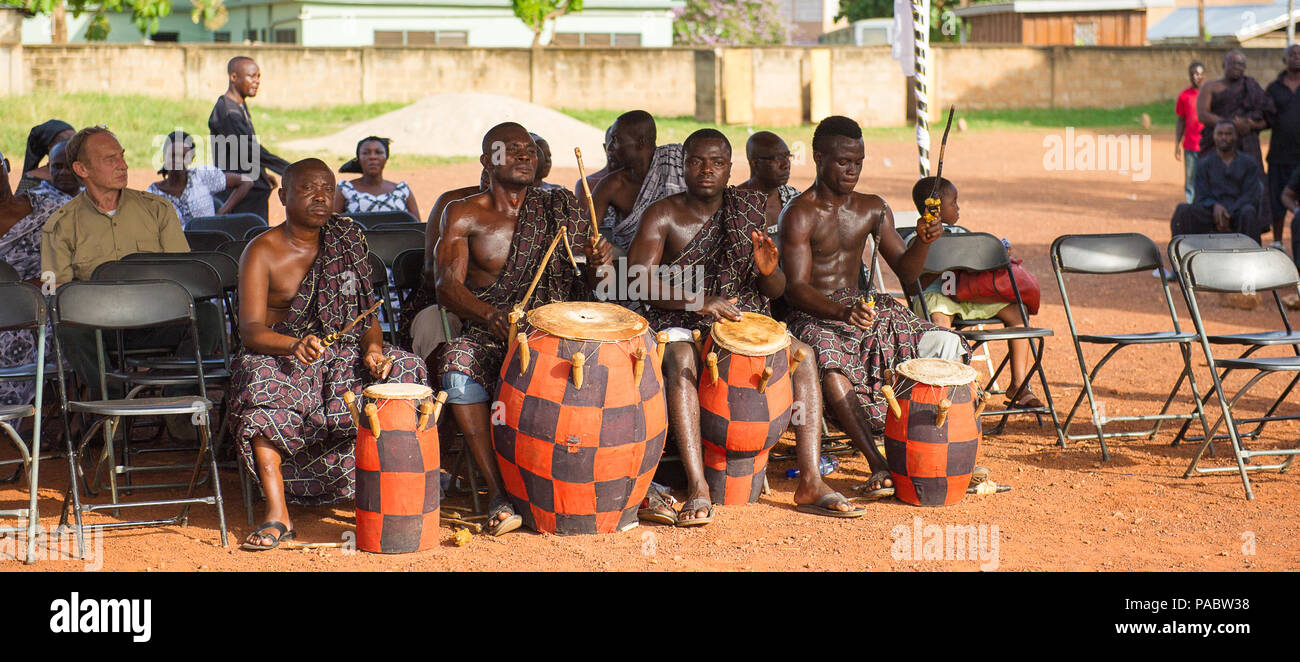 GHANA - MARCH 3, 2012: Unindentified Ghanaian local musician play the ...