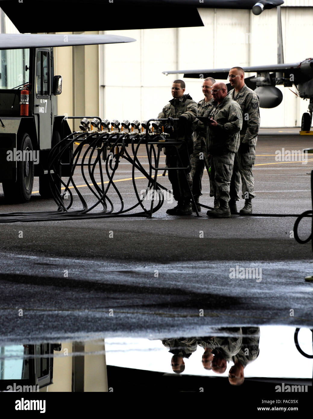 Crash damaged disabled aircraft recovery cddar hi-res stock photography ...