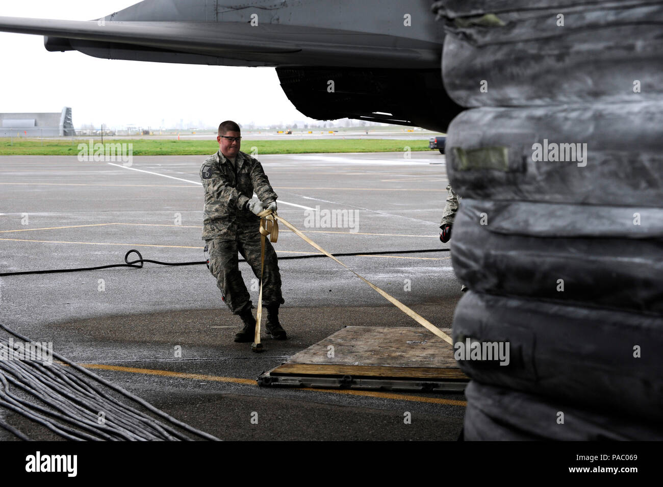 Crash damaged disabled aircraft recovery cddar hi-res stock photography ...