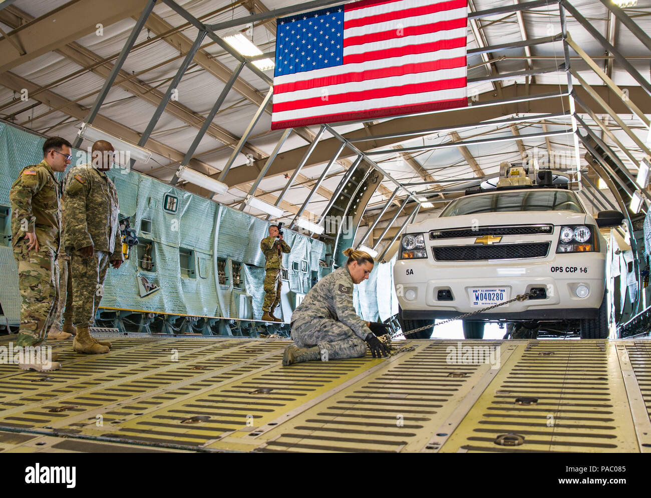 Chain tie down hi-res stock photography and images - Alamy