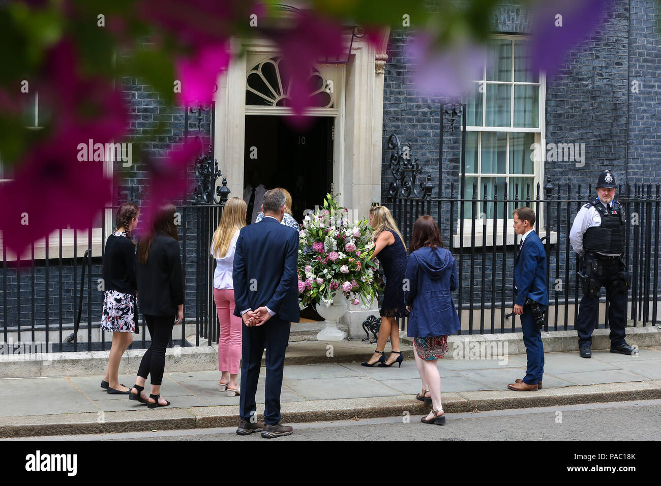 Flowers delivered downing street hi-res stock photography and images ...