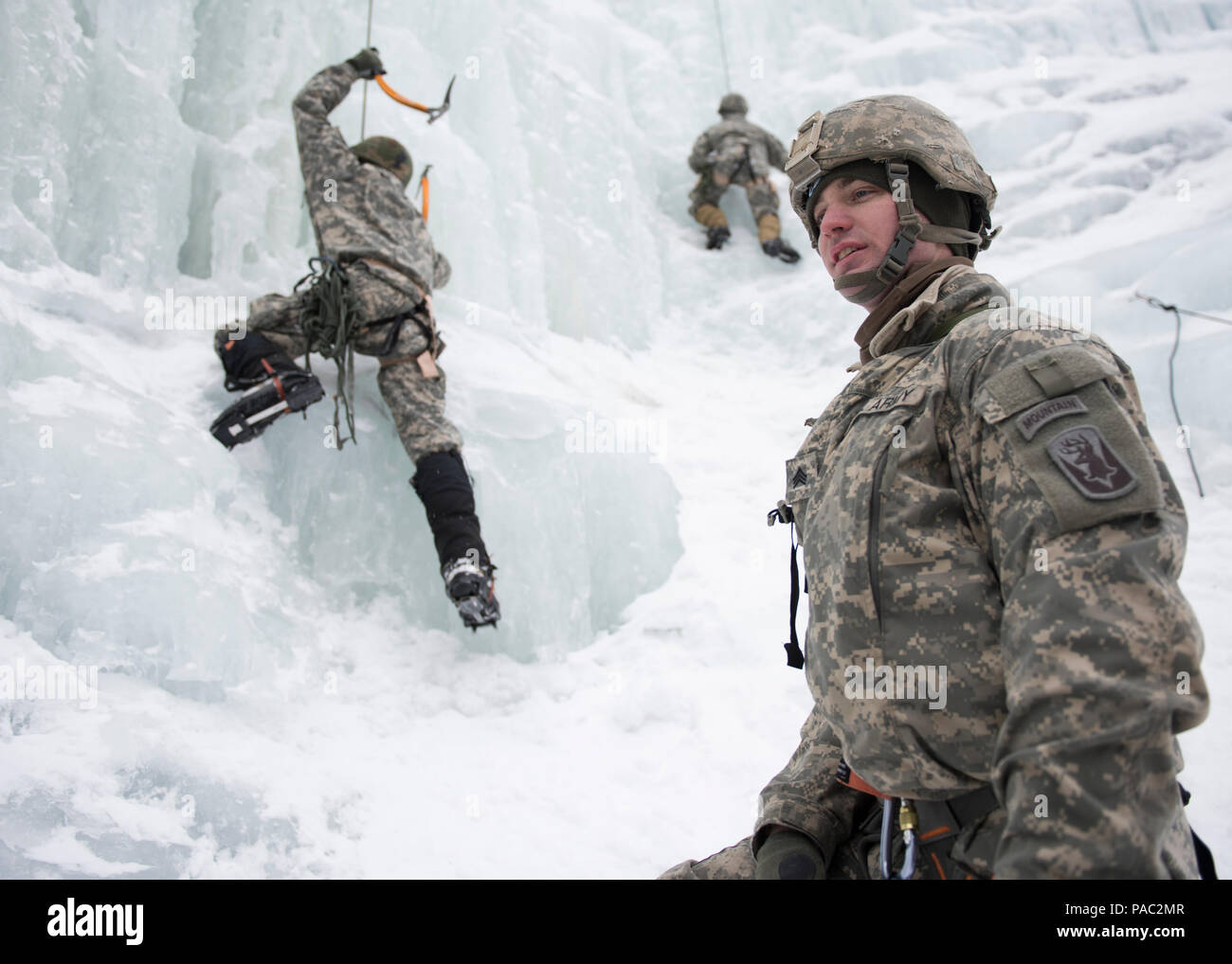 Repelling climbing wall hi-res stock photography and images - Alamy
