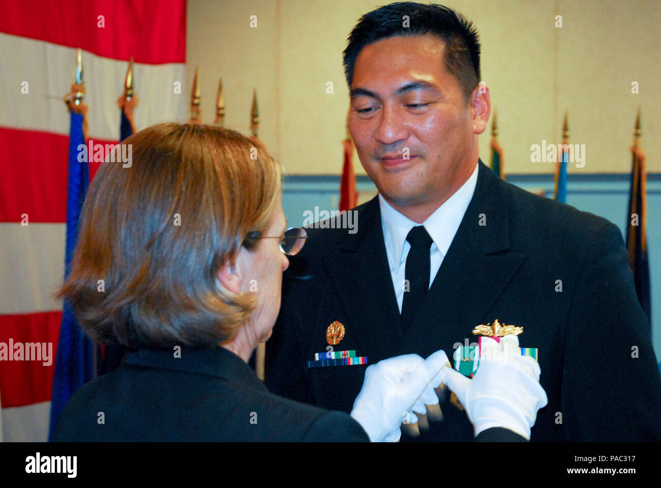 160305-N-YS140-026 ALAMEDA, Calif. (March 05, 2016) Outgoing commander ...