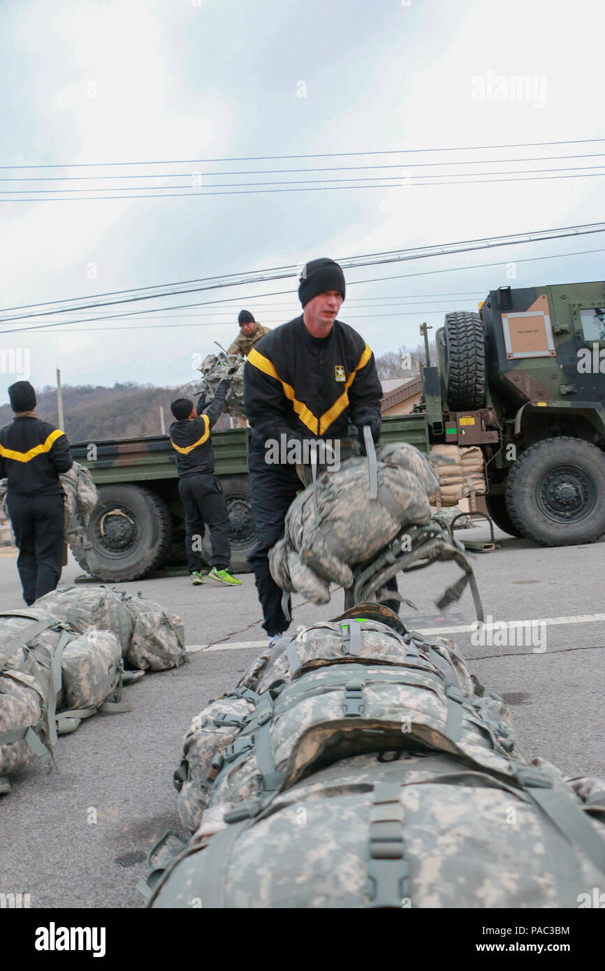 Soldiers of 91st Engineer Battalion, 1st Armored Brigade Combat Team ...
