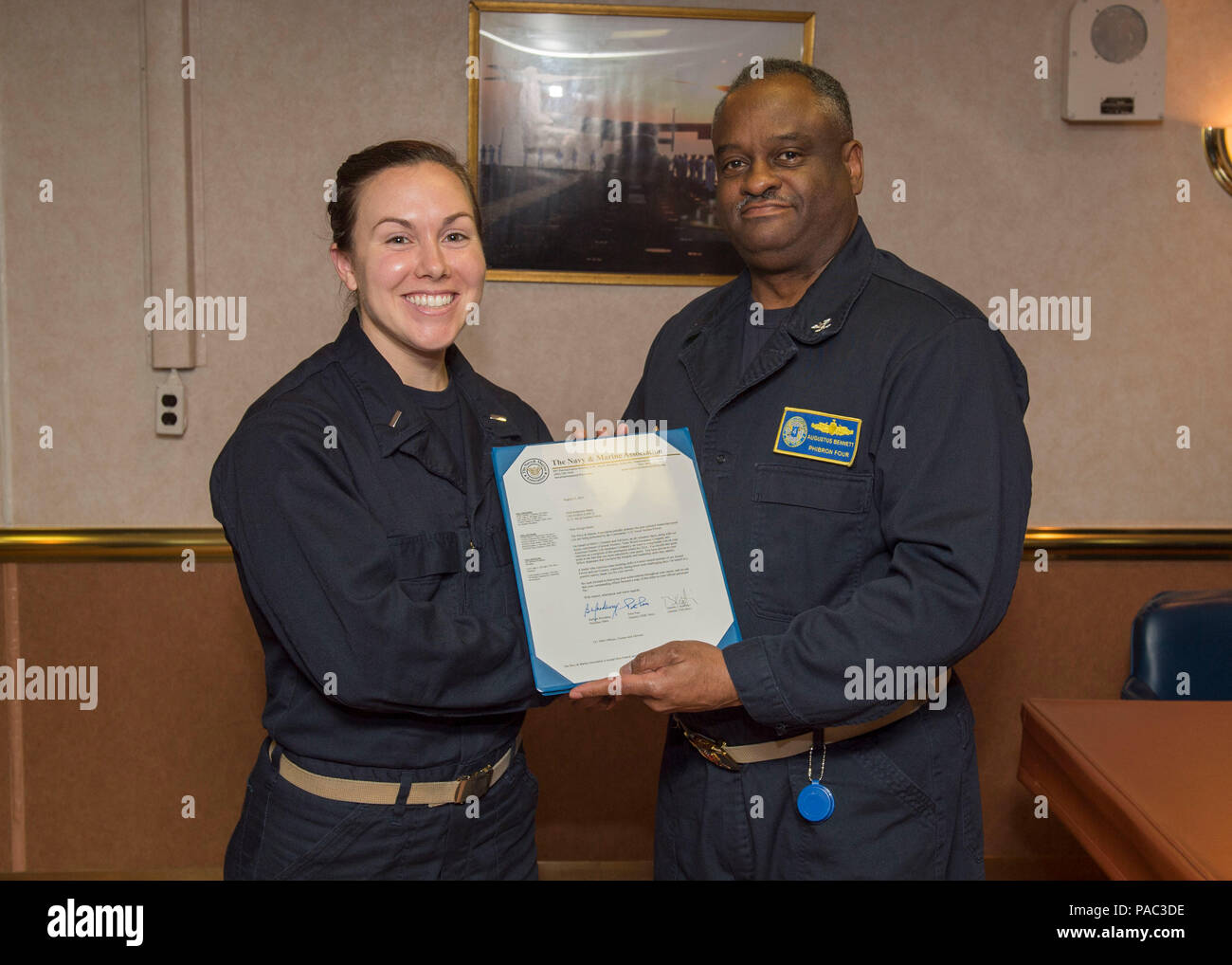 Amphibious squadron four hi-res stock photography and images - Alamy