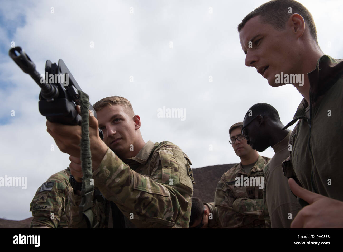 A French Foreign Legion soldier teaches FAMAS rifle operation to U.S ...