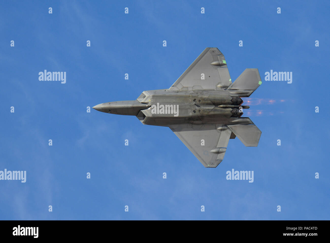 22 raptor executes precision hi-res stock photography and images - Alamy