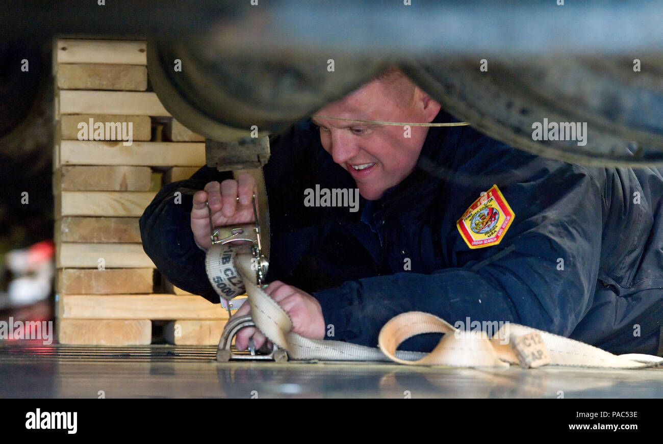 Virginia task force 1 urban search and rescue team hi-res stock ...