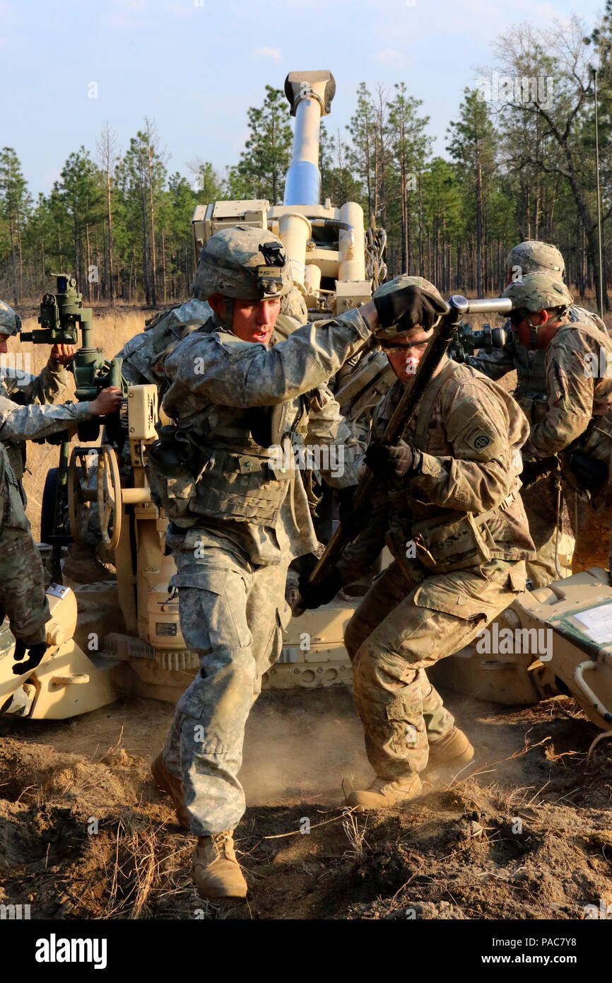 Airborne Artillerymen assigned to the 82nd Airborne Division Artillery ...