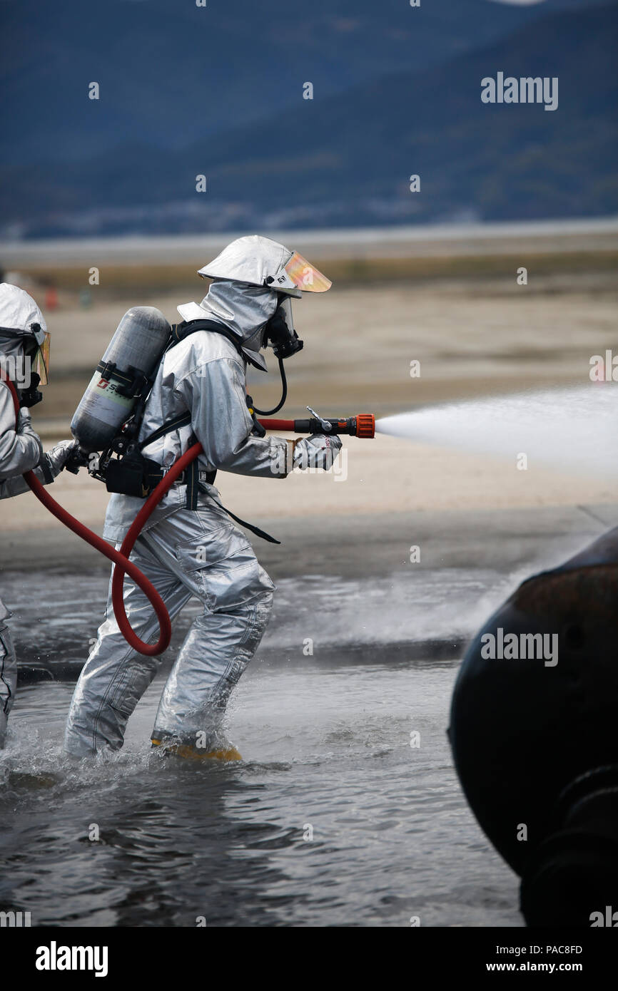 U.S. Marines of Aircraft Rescue Fire Fighting aboard Marine Corps Air ...