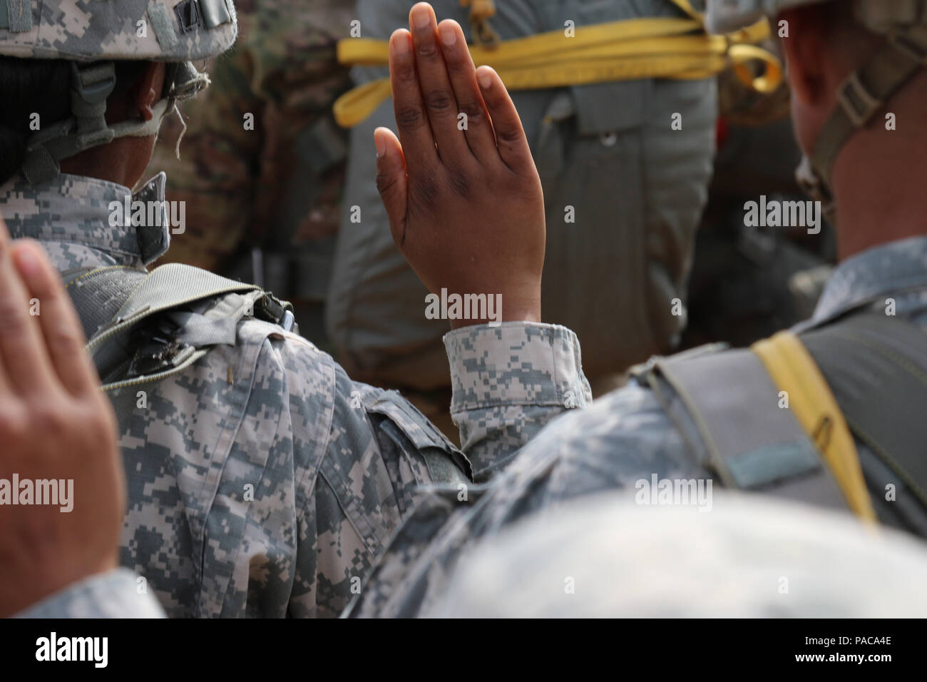 3455: Eighty-two Paratroopers recite the oath of enlistment during a ...