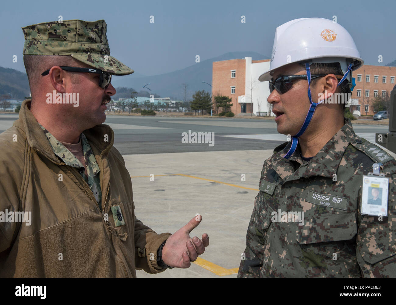U.S. Navy Chief Construction Mechanic Jeffery Niblo, with Underwater ...
