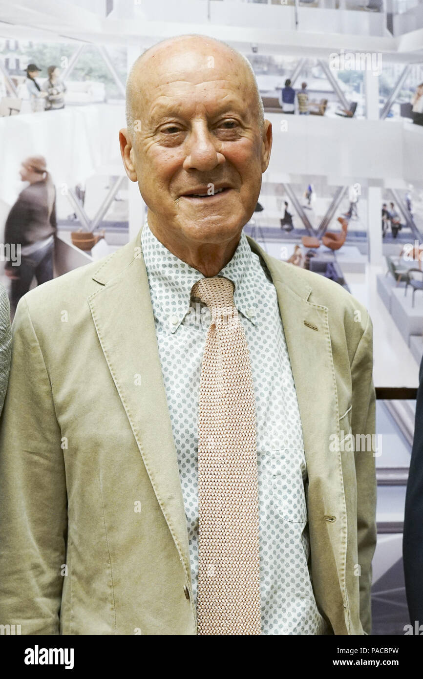 Lord Norman Foster presents a new project by Foster + Partners (F+P ...