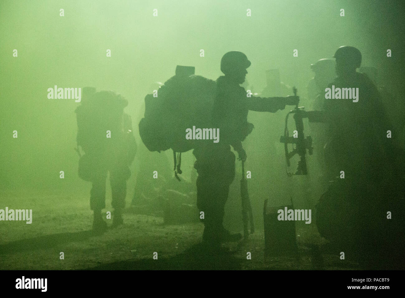 U.S. Navy Corpsmen assigned to Field Medical Training Battalion East ...