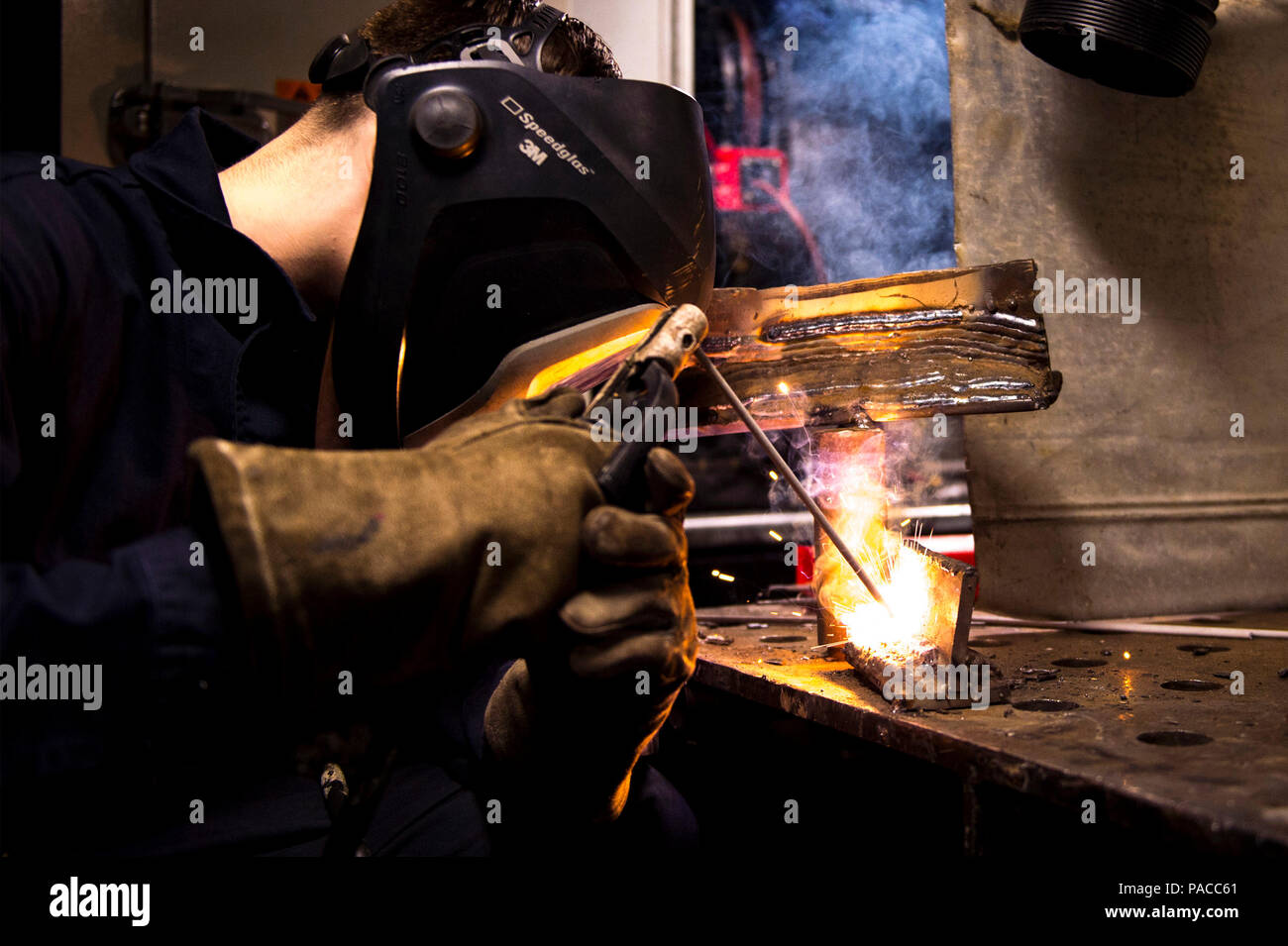 160309-N-NX690-033 ARABIAN GULF (March 9, 2016) Hull Maintenance ...