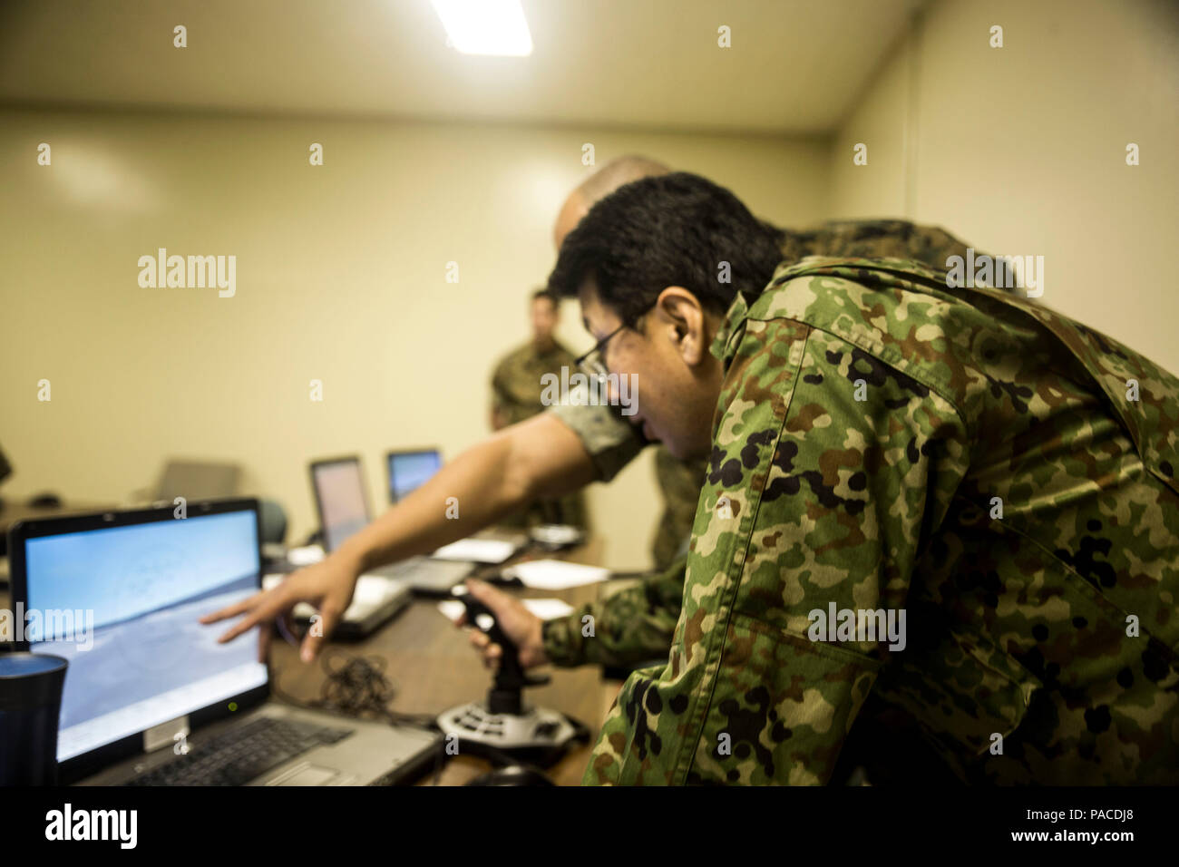 Marines training on computers hi-res stock photography and images - Alamy