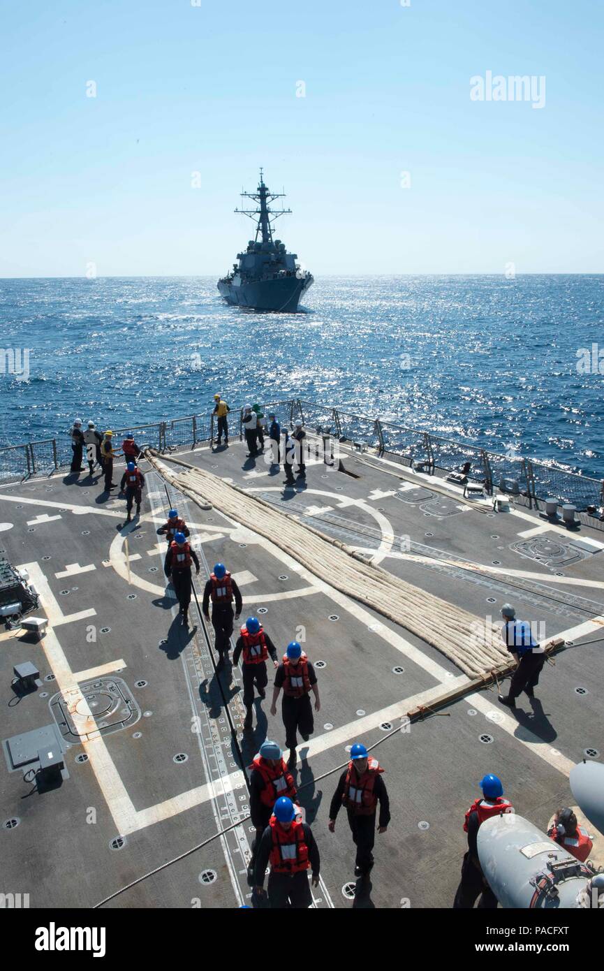 Towing hawser hi-res stock photography and images - Alamy