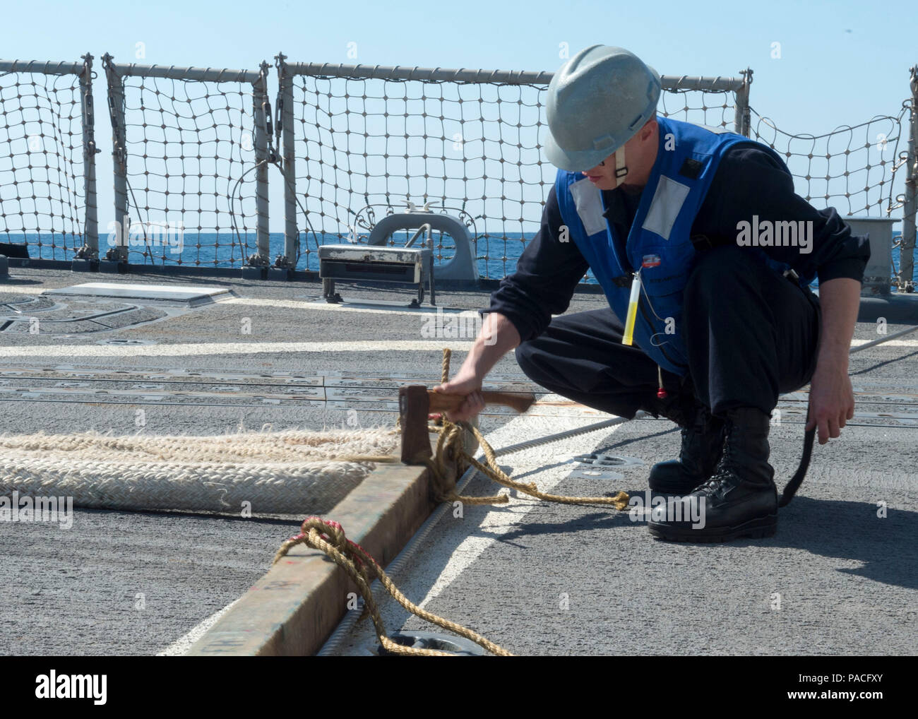 Towing hawser hi-res stock photography and images - Alamy