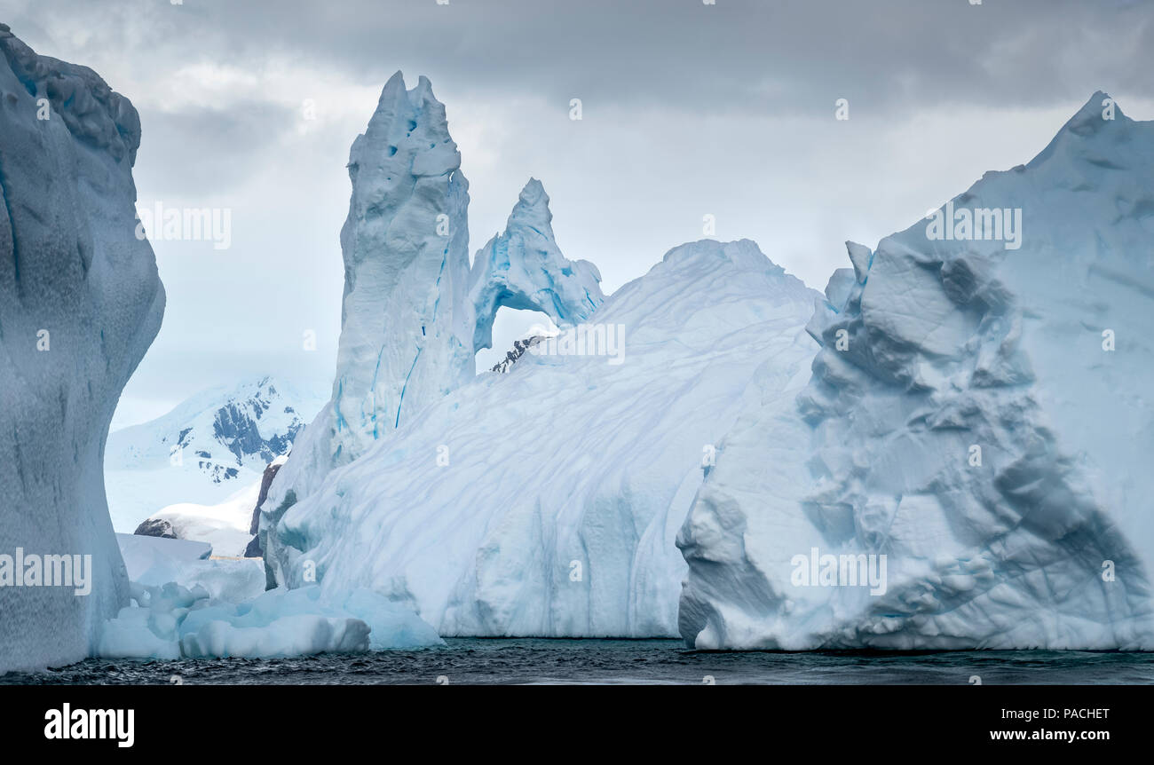 ICEBERG GRAVEYARD PLENEAU ISLAND ANTARCTICA Stock Photo - Alamy