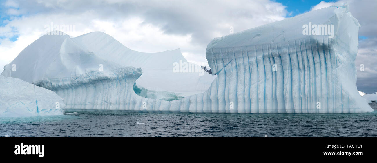 ICEBERG GRAVEYARD PLENEAU ISLAND ANTARCTICA Stock Photo - Alamy